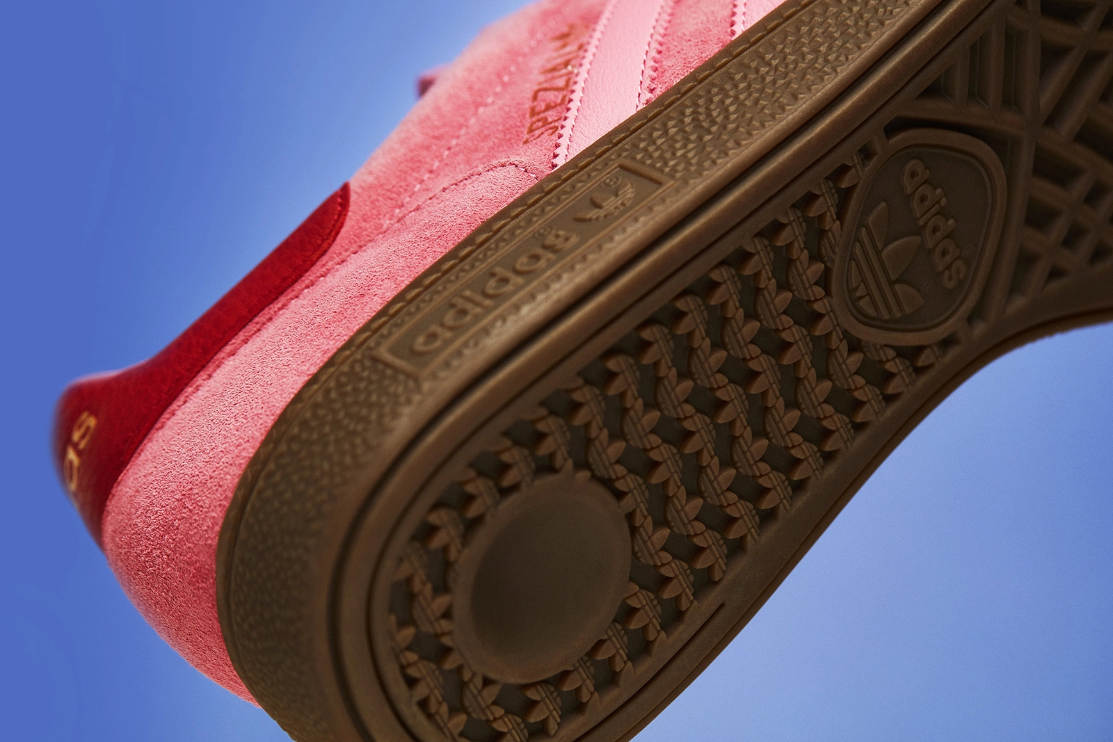 Adidas : Découvrez les secrets de ses quatre logos emblématiques | OVEN ...